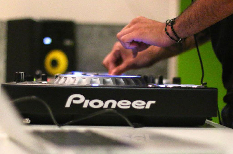 DJ Network : des cours du soir pour devenir... DJ
