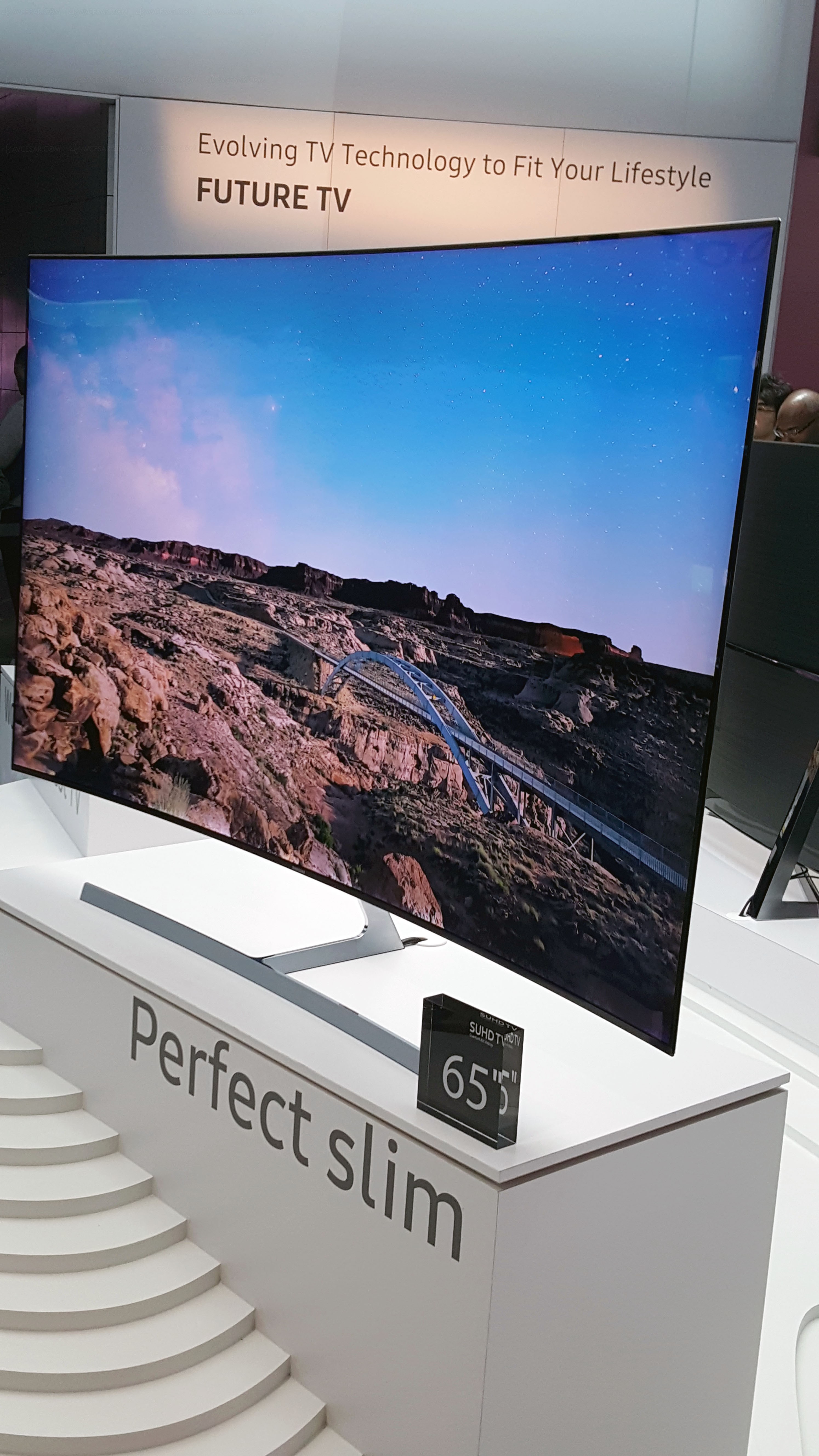 CES 16 > TV LED Samsung Ultra Slim SUHD : 3 mm d'épaisseur, sans bords ...