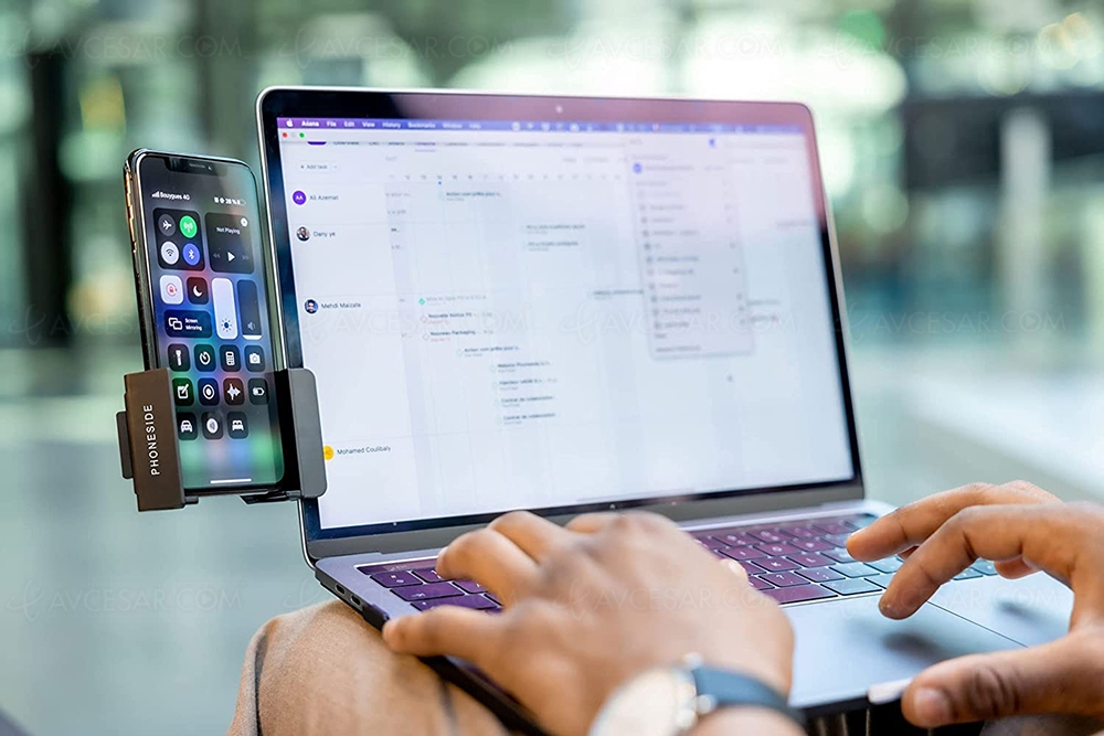Support Phoneside, smartphone accroché à l’ordinateur