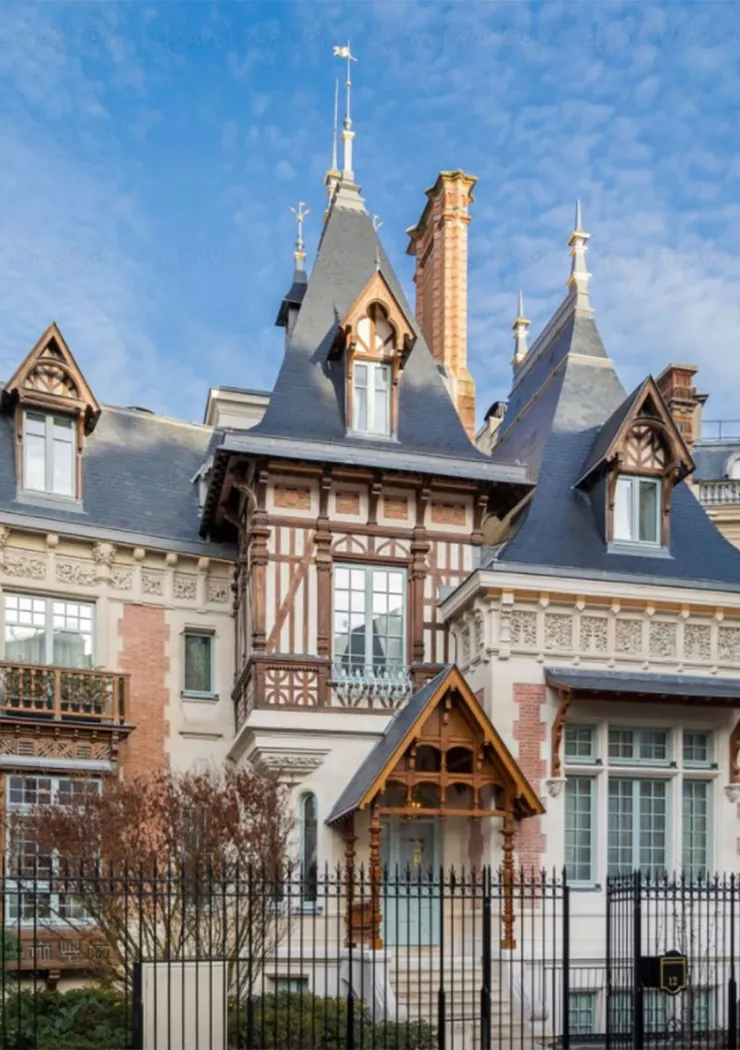 Maison à vendre, ou plutôt palais parisien avec Home Cinéma et piscine ... Maison à vendre, ou plutôt palais parisien avec Home Cinéma et piscine ...