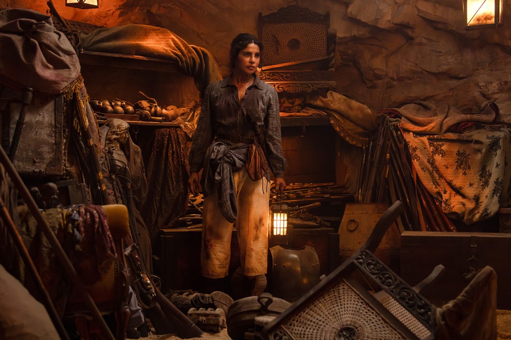 Priyanka Chopra Jonas est Bloody Mary dans le film La falaise